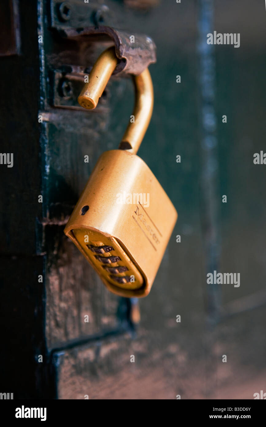 Green stable door hi-res stock photography and images - Alamy