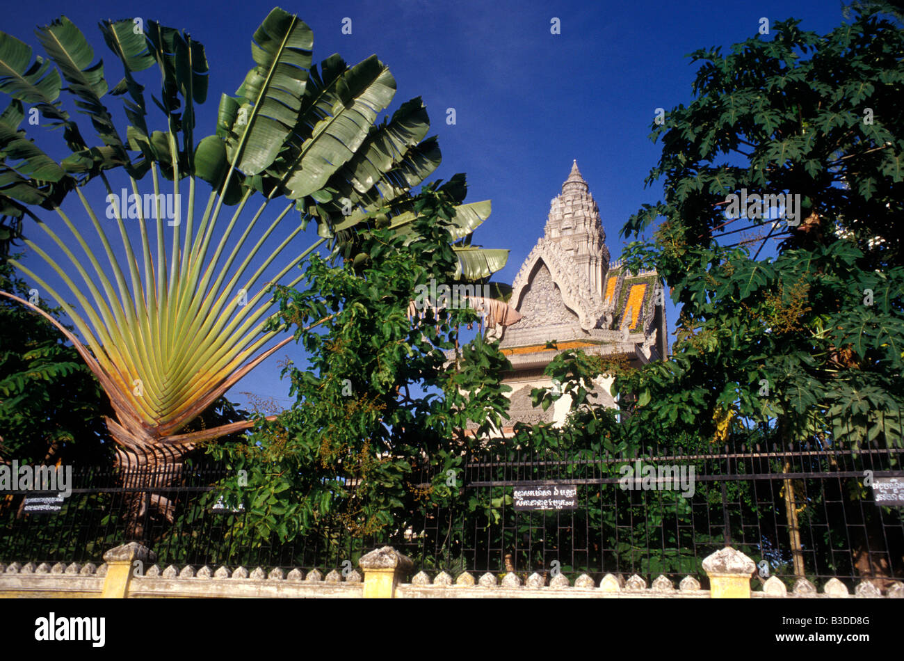 wat ounalom phnom penh cambodia Stock Photo - Alamy