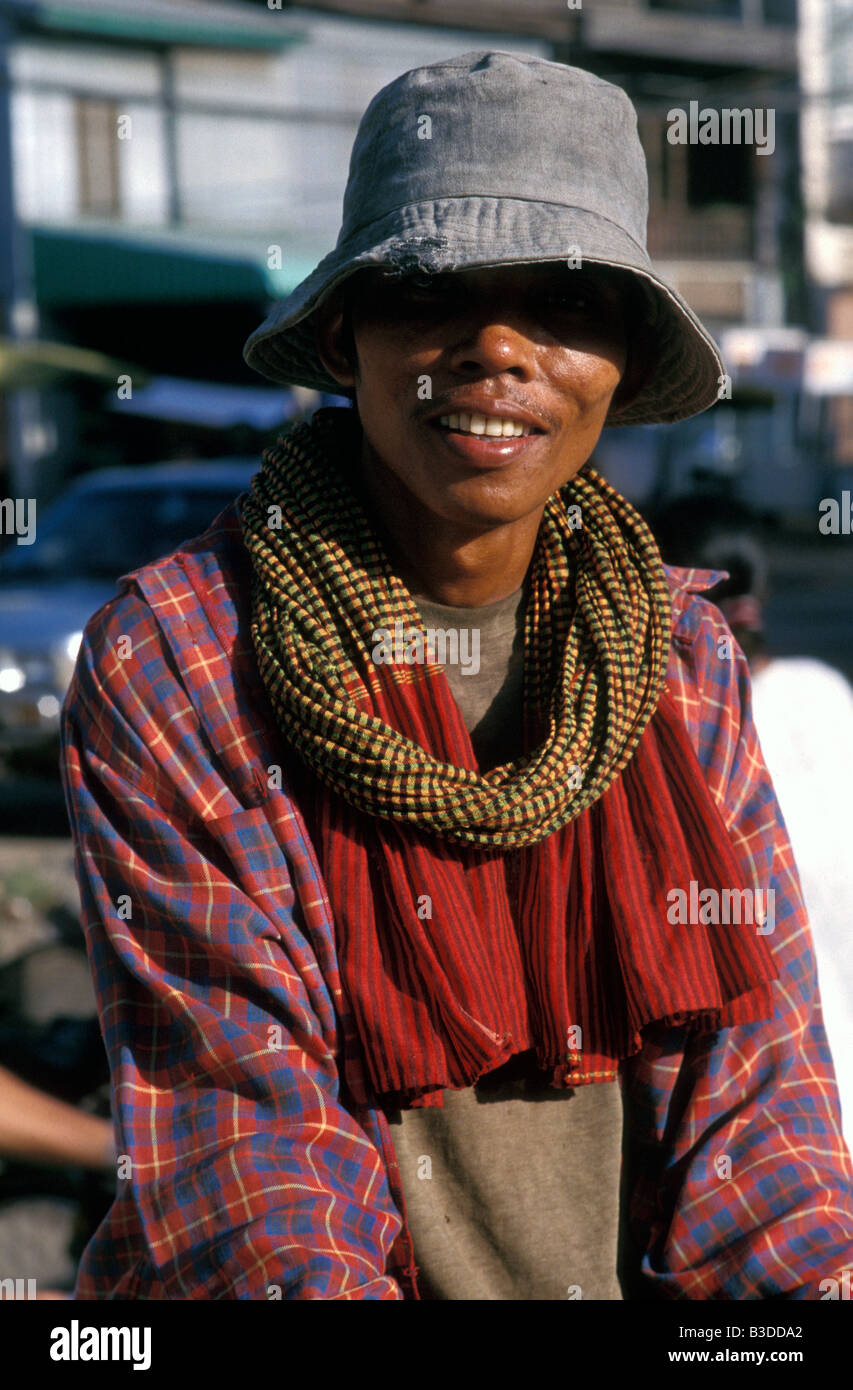 Cambodia phnom penh cyclo driver hi-res stock photography and images ...