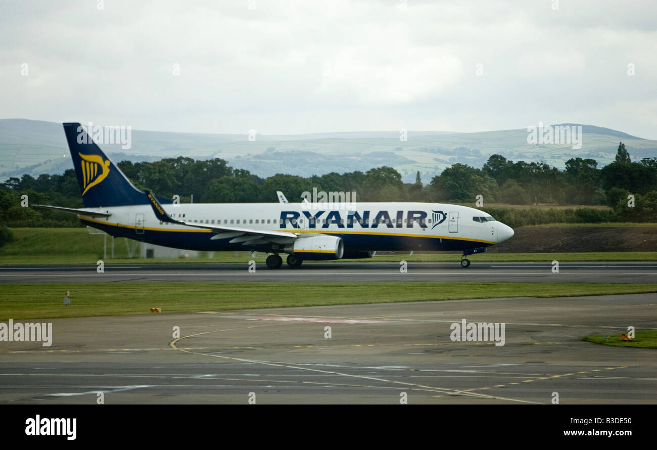 Landing aircraft at Manchester International Airport Stock Photo - Alamy