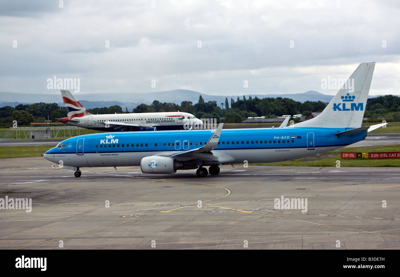Taxiing aircraft at Manchester International Airport Stock Photo - Alamy