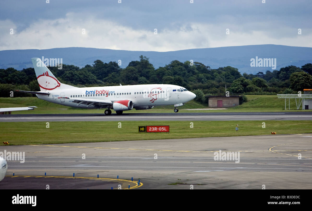 Landing aircraft at Manchester International Airport Stock Photo - Alamy
