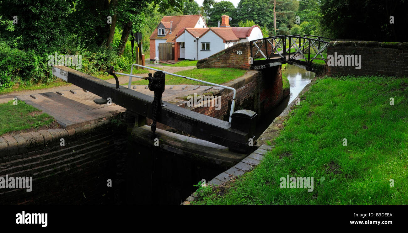 stratford upon avon canal lapworth flight of locks warwickshire ...