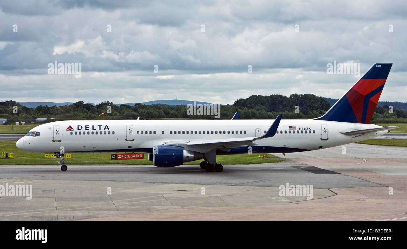 Taxiing aircraft at Manchester International Airport Stock Photo - Alamy