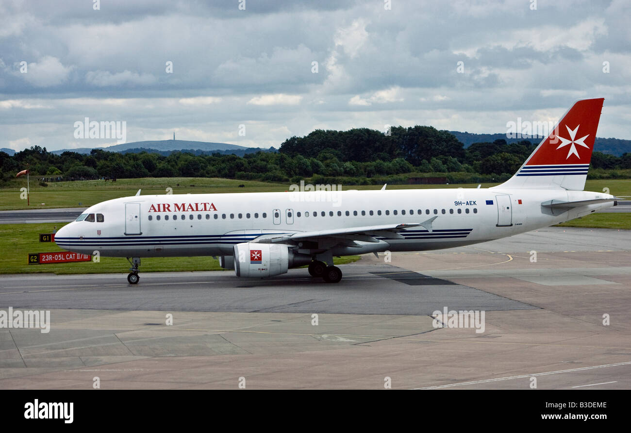 Taxiing aircraft at Manchester International Airport Stock Photo - Alamy
