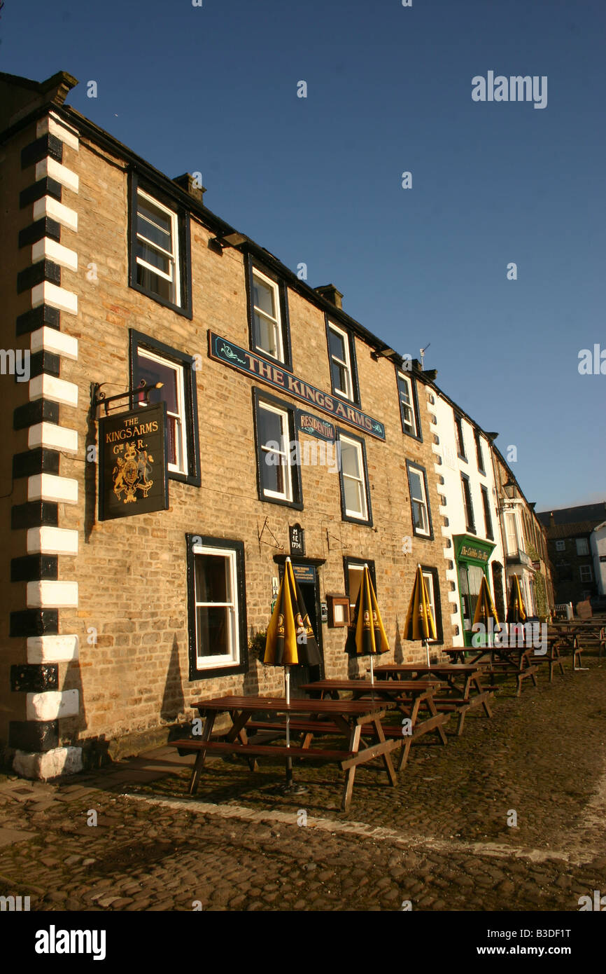 Traditional english public house hi-res stock photography and images ...