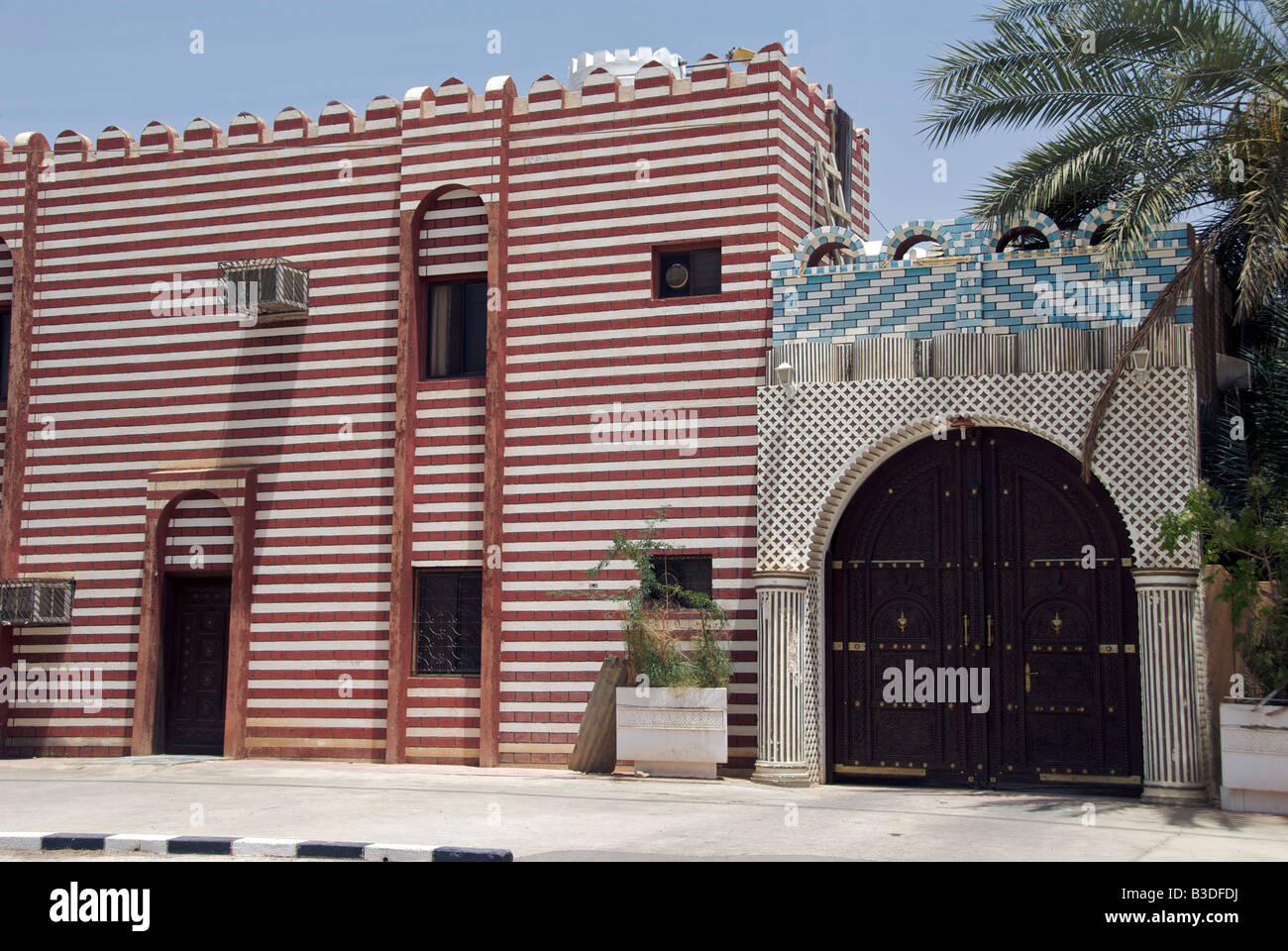 Traditional popular architecture hi-res stock photography and images ...