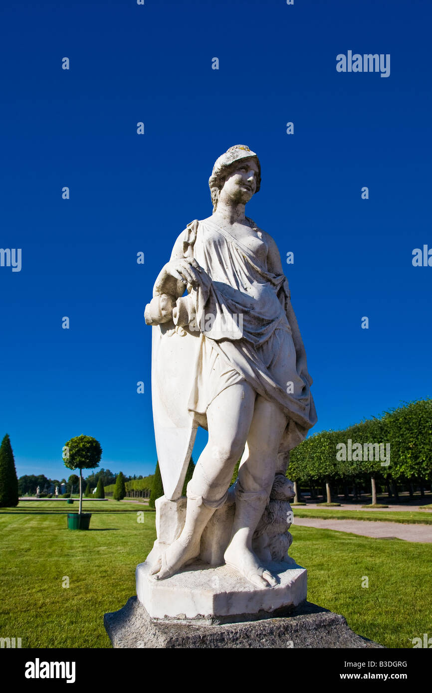 Female free standing statue from west hi-res stock photography and ...