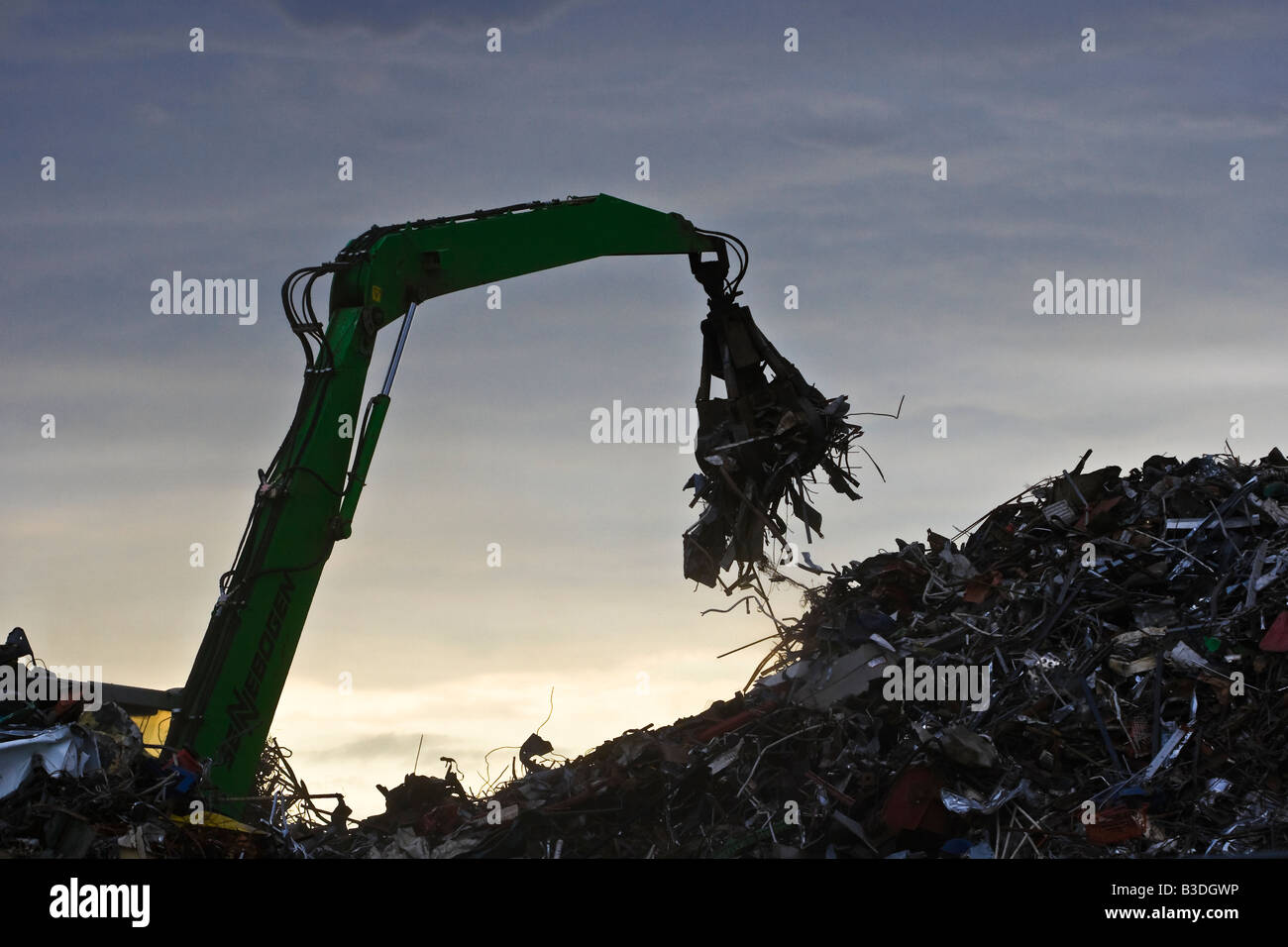 Crane grab hi-res stock photography and images - Alamy
