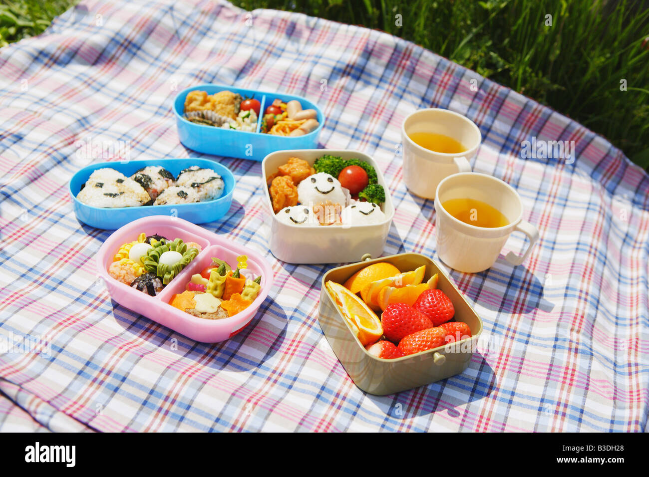 Japanese bento boxes hi-res stock photography and images - Alamy