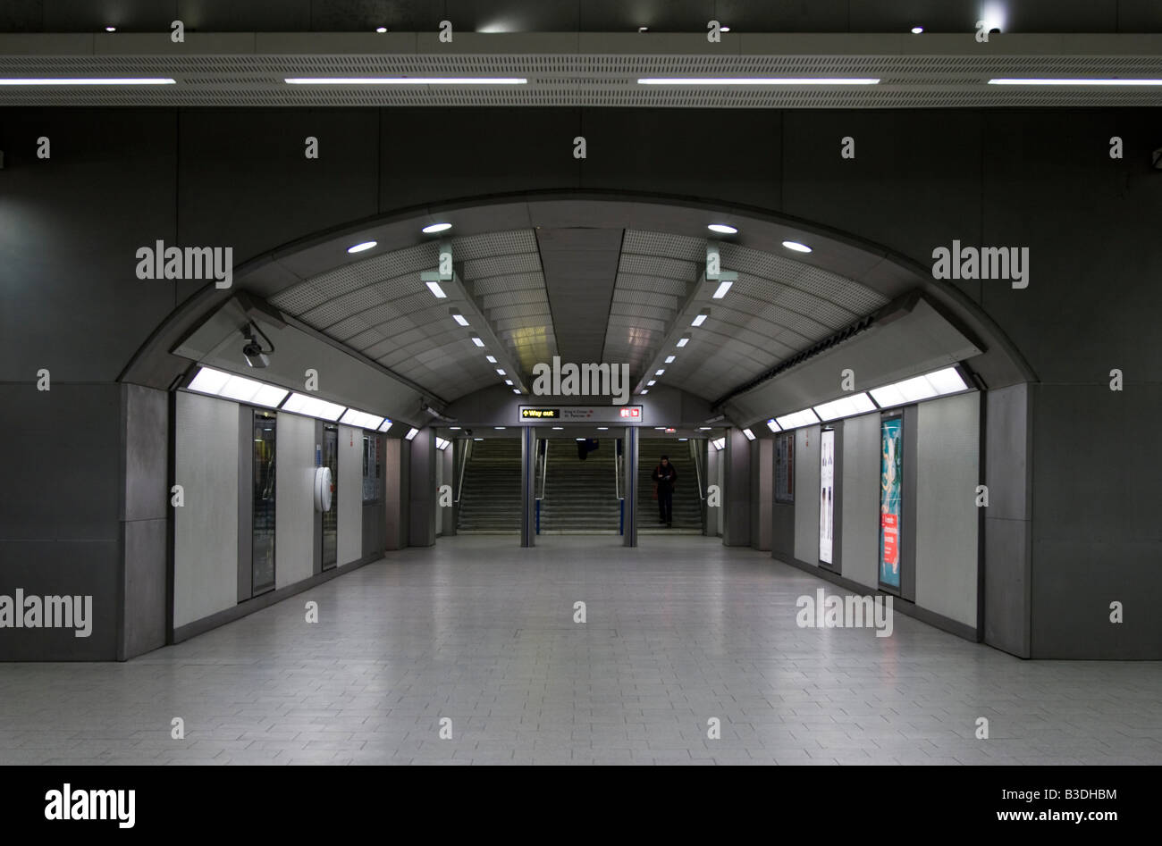 Circle/District Line Concourse - Kings Cross Underground Station ...