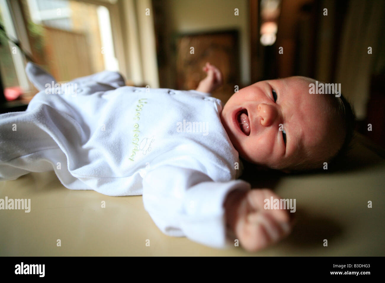 Baby cry angry hi-res stock photography and images - Alamy