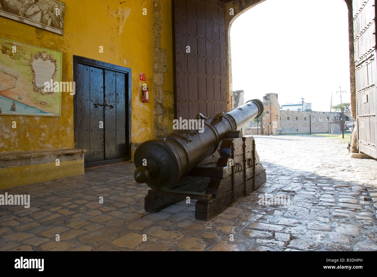 Spanish canon hi-res stock photography and images - Alamy