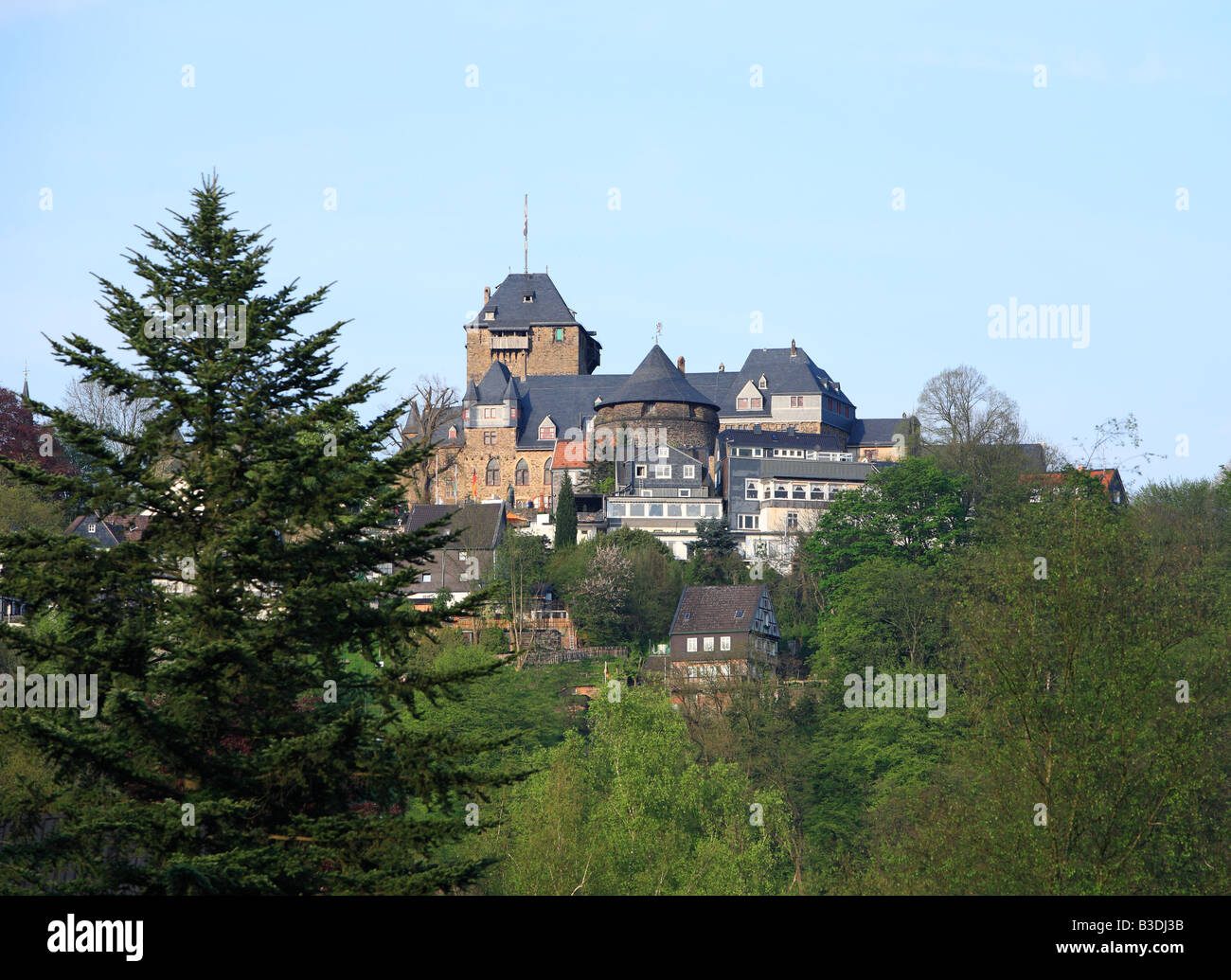 Solingen-Burg, Stadtansicht von Burg an der Wupper mit Schloss Burg ...