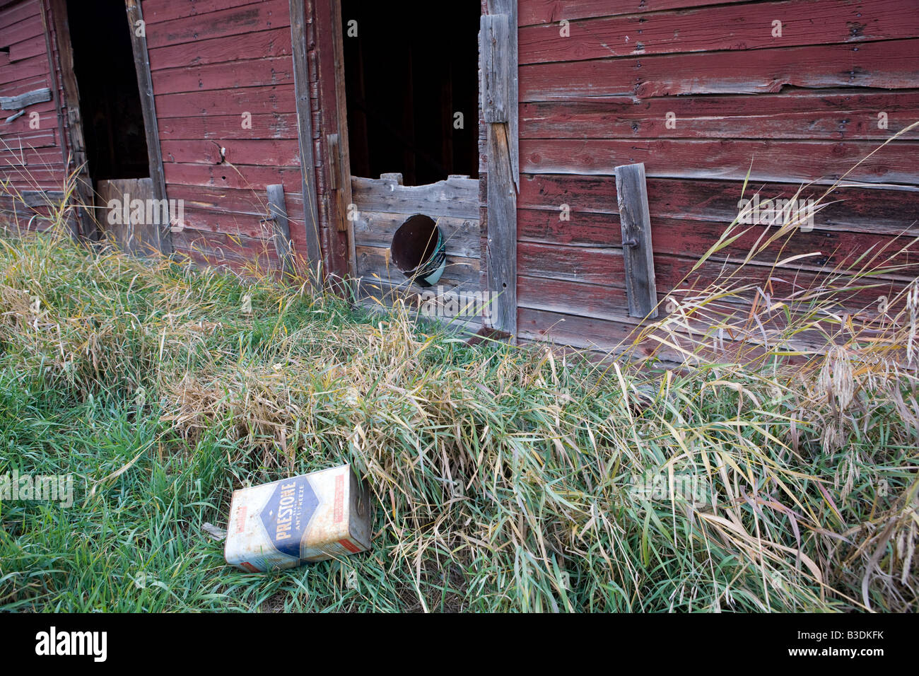 An old barn yard on a abandoned farmstead Stock Photo - Alamy