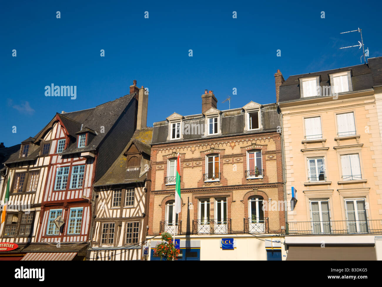 Three styles of architecture hi-res stock photography and images - Alamy