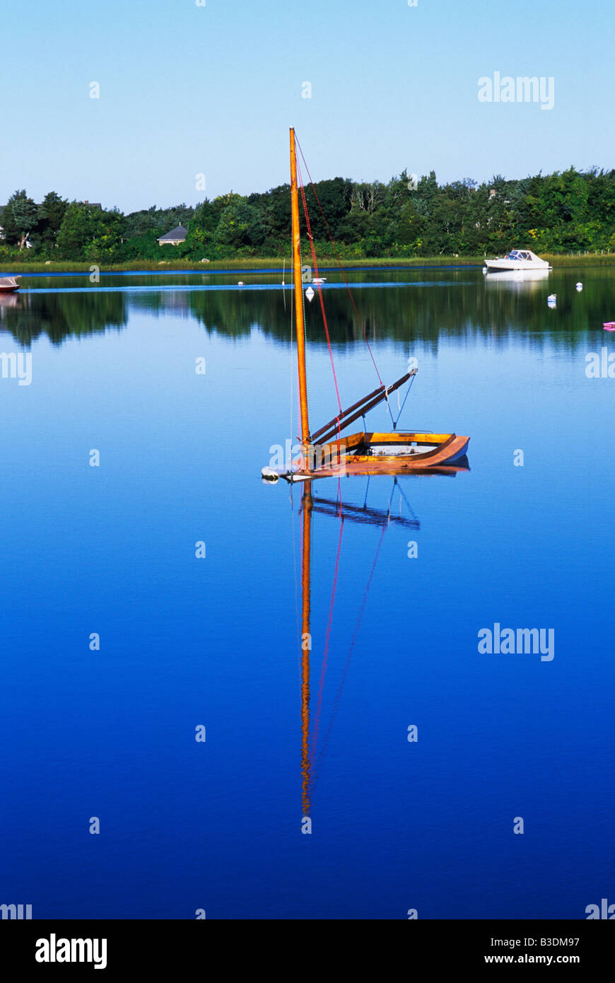 Boat sinking hi-res stock photography and images - Alamy