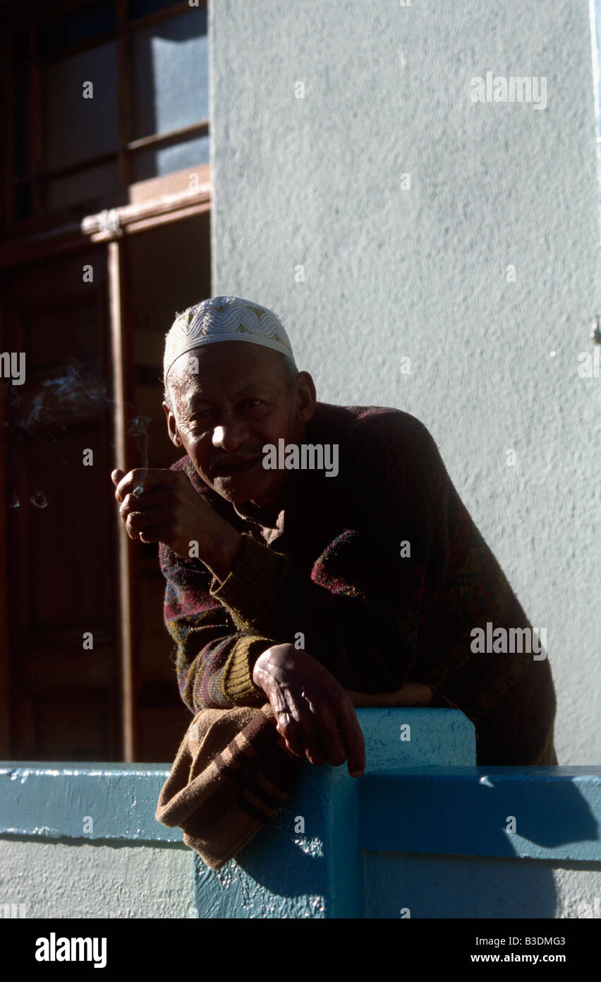 Muslim smoker hi-res stock photography and images - Alamy