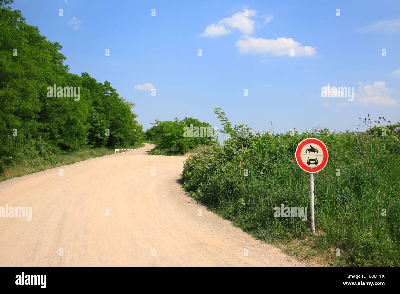 Prohibition sign no vehicles hi-res stock photography and images - Alamy