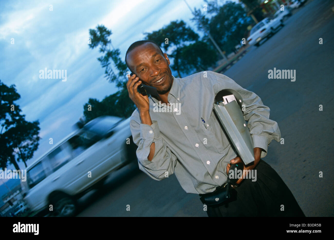 Africa mobile phone speaking hi-res stock photography and images - Alamy