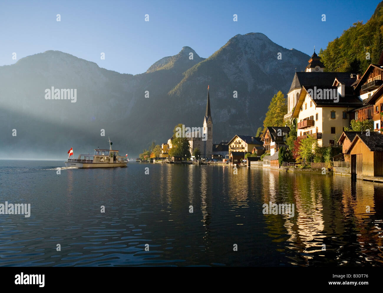 Town of Hallstatt on the Hallstatter See lake in Austria Stock Photo ...