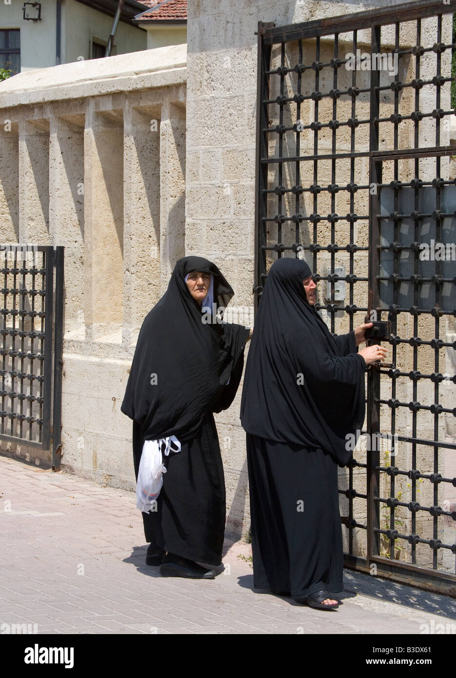 Muslim women Turkey Stock Photo - Alamy