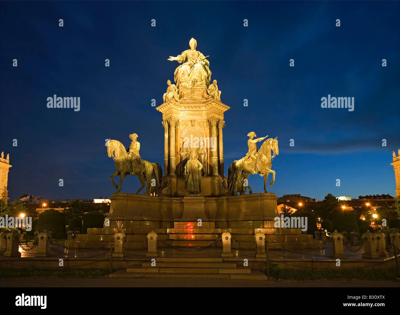 Austria Vienna Statues on Maria Theresien platz Stock Photo - Alamy