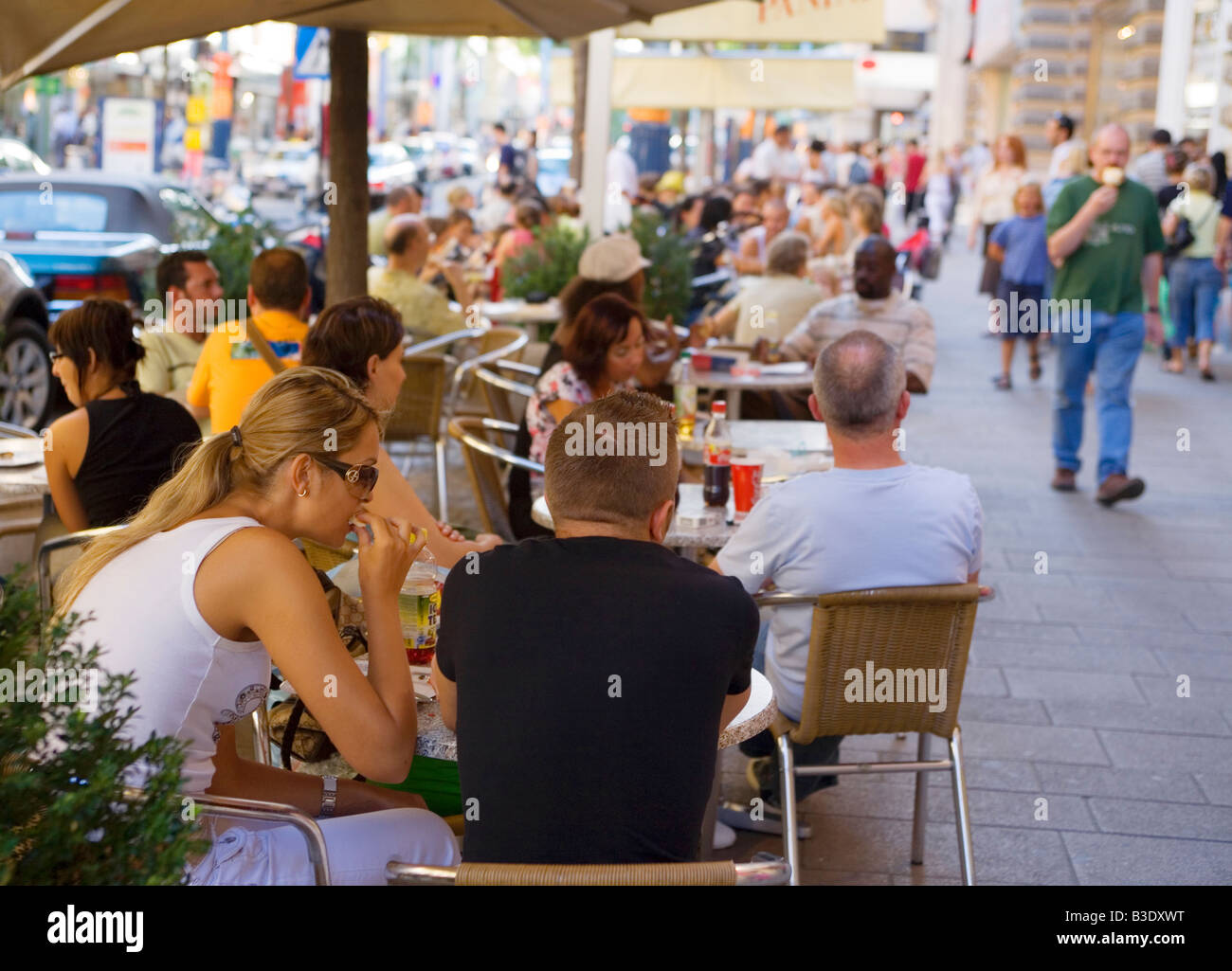 Fast food stand vienna austria hi-res stock photography and images - Alamy