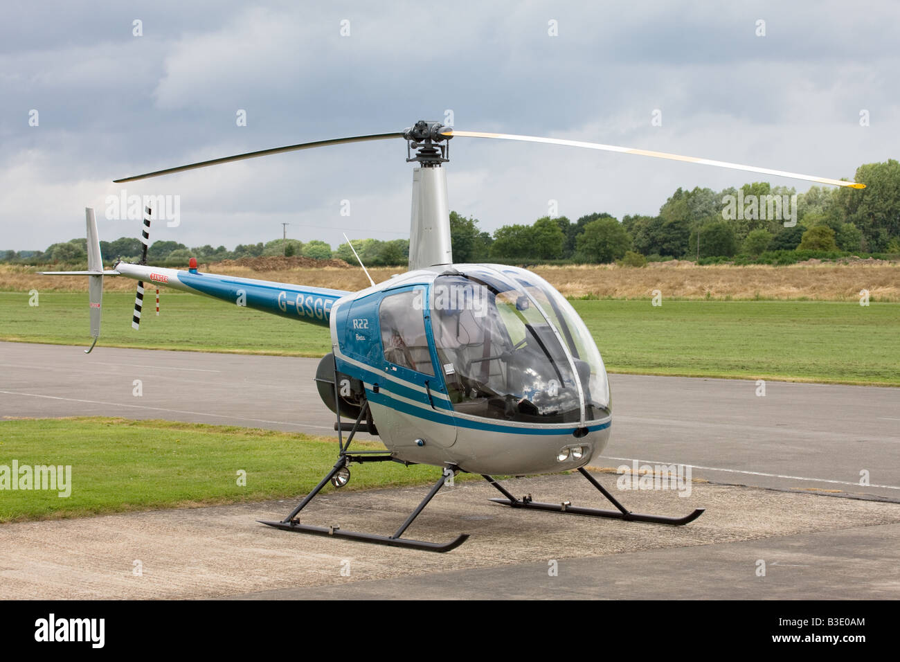 Robinson r22 helicopter hi-res stock photography and images - Alamy