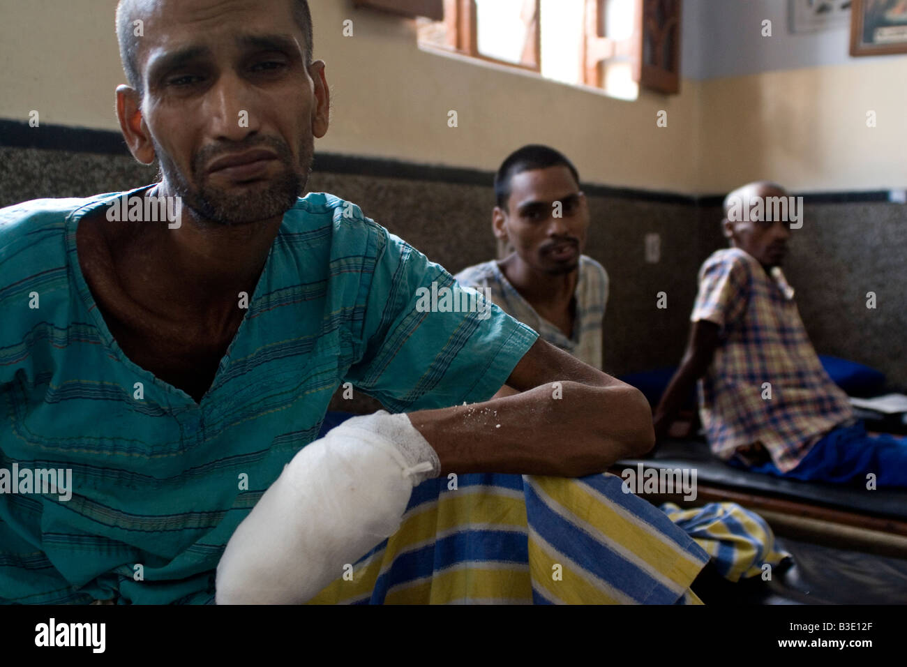 Man Bandaged And Hospital Bed High Resolution Stock Photography and ...