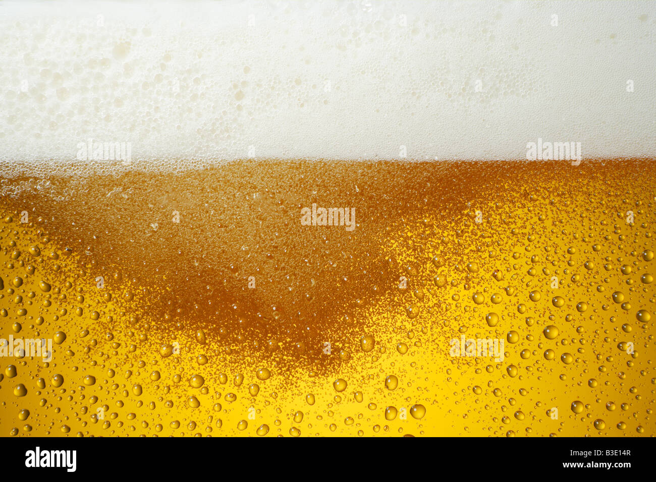 Splashing beer hi-res stock photography and images - Alamy