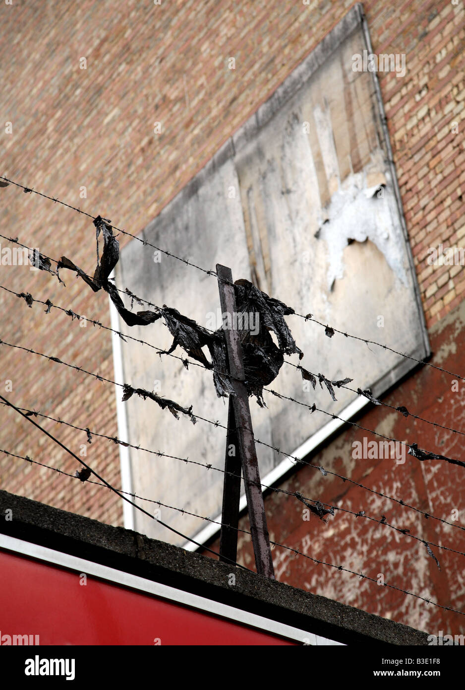 Barbed wire wall hi-res stock photography and images - Alamy