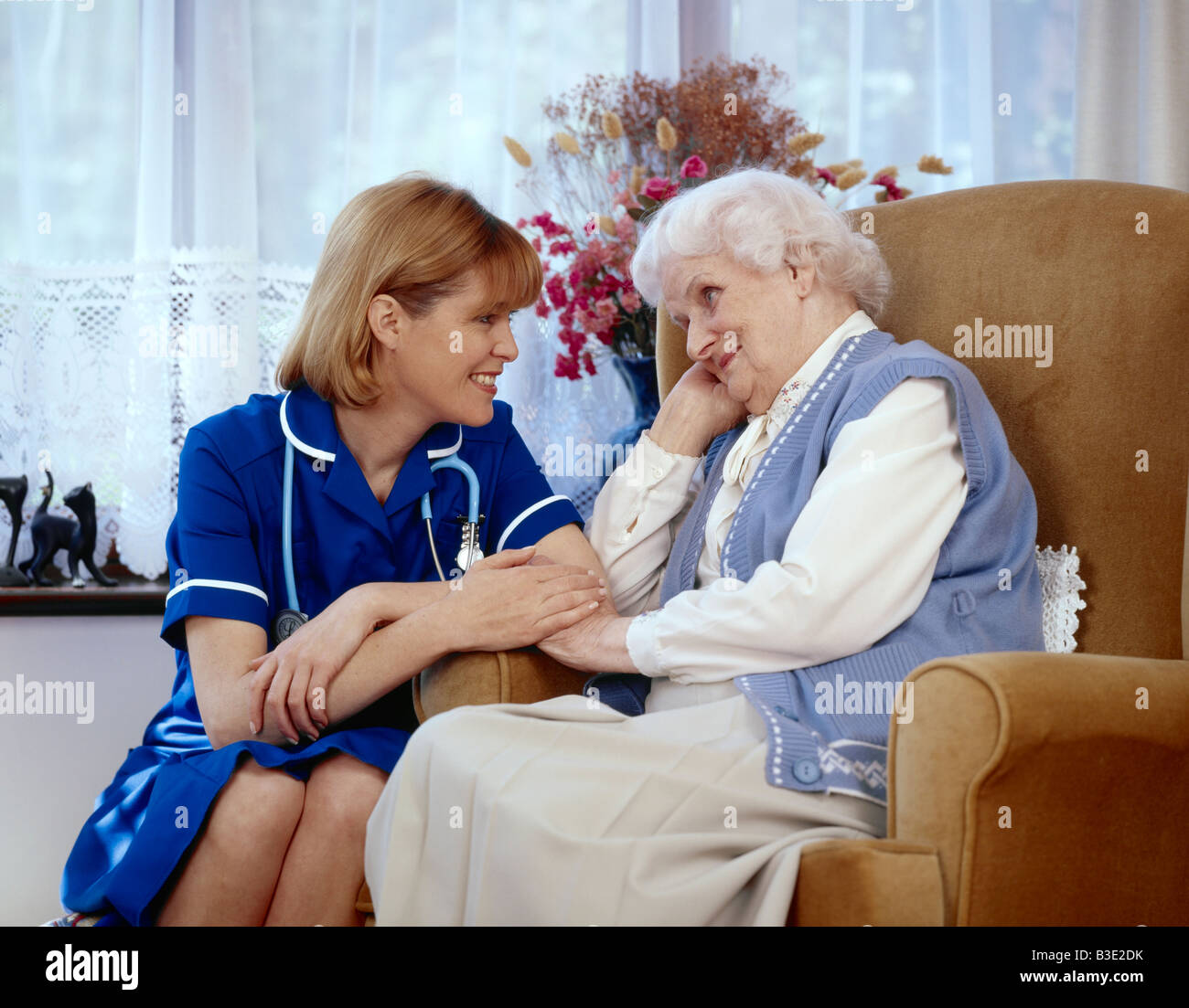 Old lady nursing home hi-res stock photography and images - Alamy