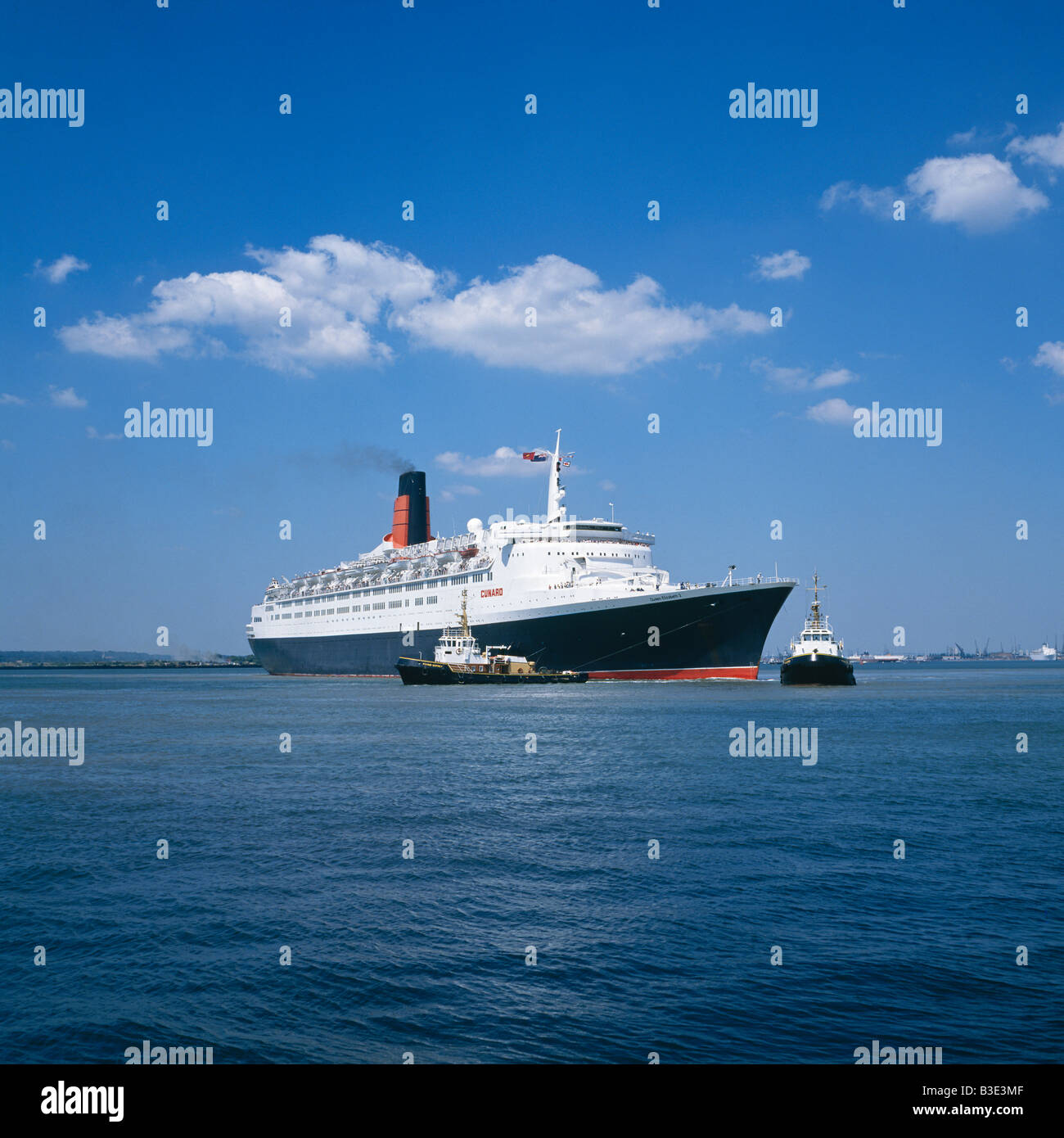 Qe2 hi-res stock photography and images - Alamy