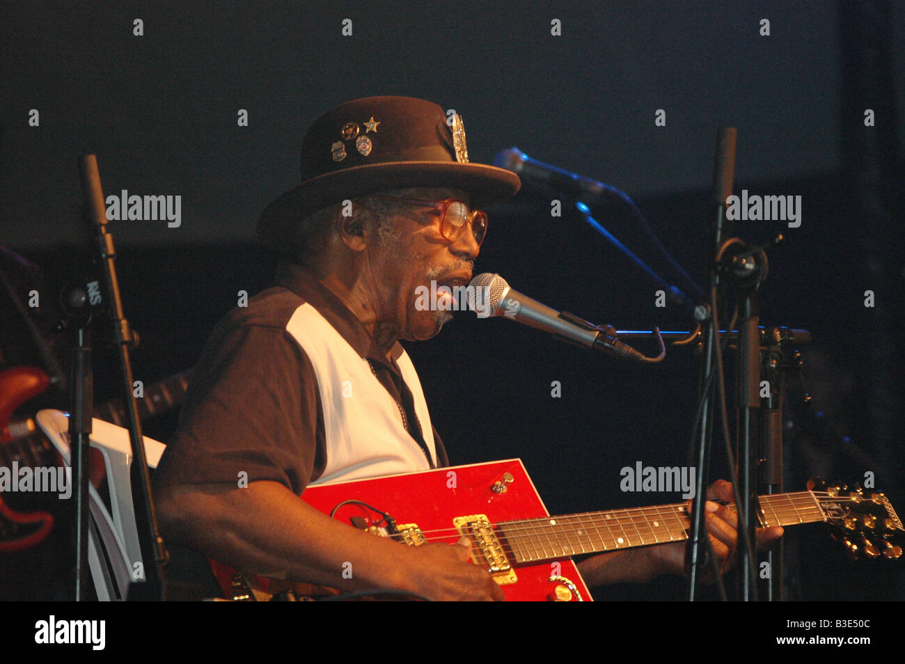 Bo diddley guitar hi-res stock photography and images - Alamy