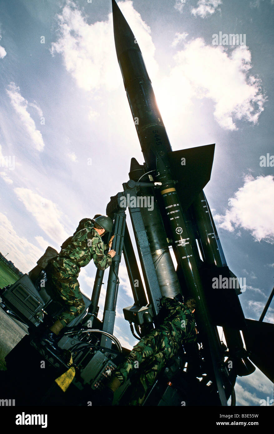 NEXT BATTLE OF BRITAIN CREWMEN WITH MISSLE LAUNCHER EAST ANGLIA 1988 ...