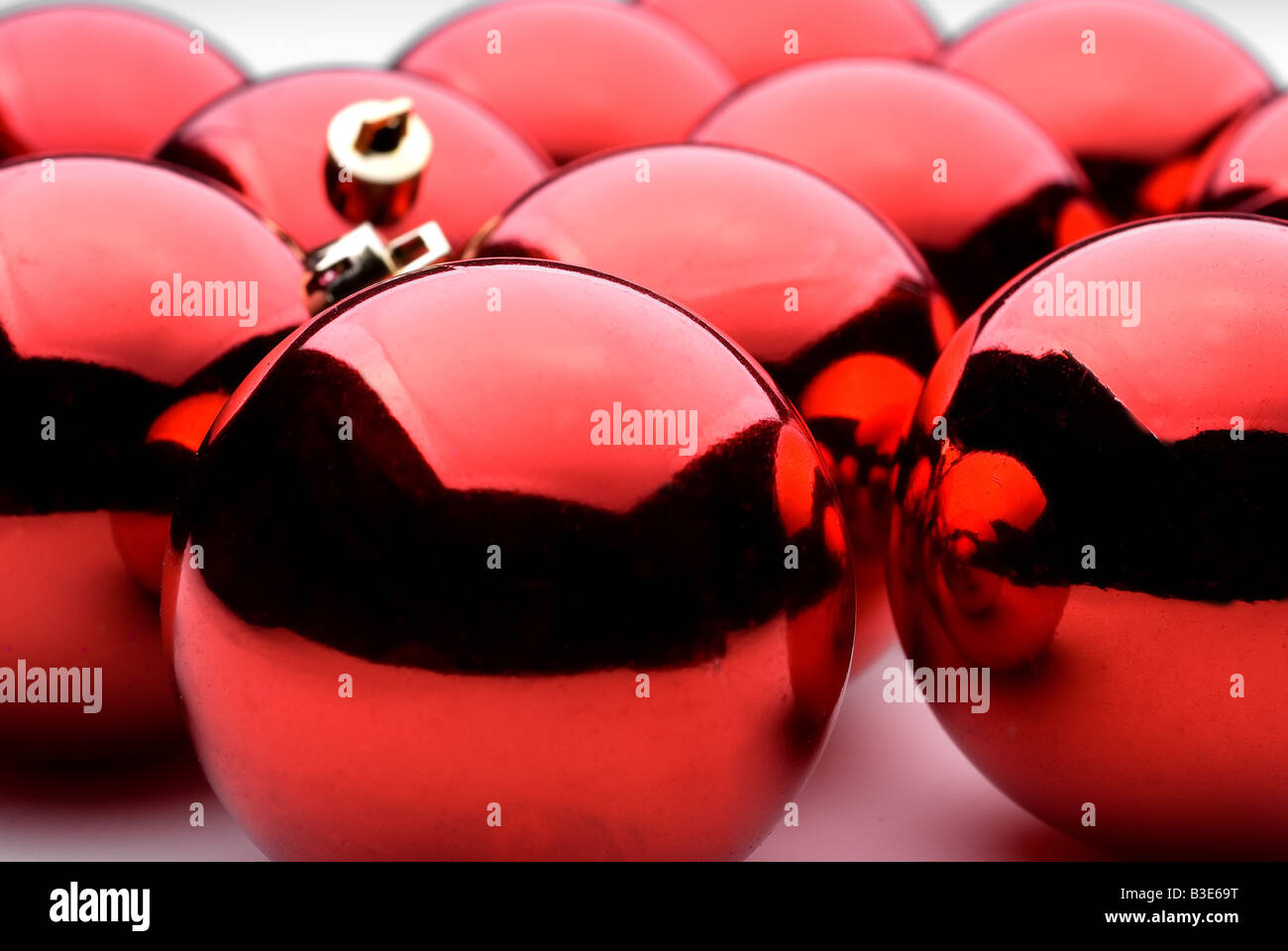 red holiday balls Stock Photo - Alamy