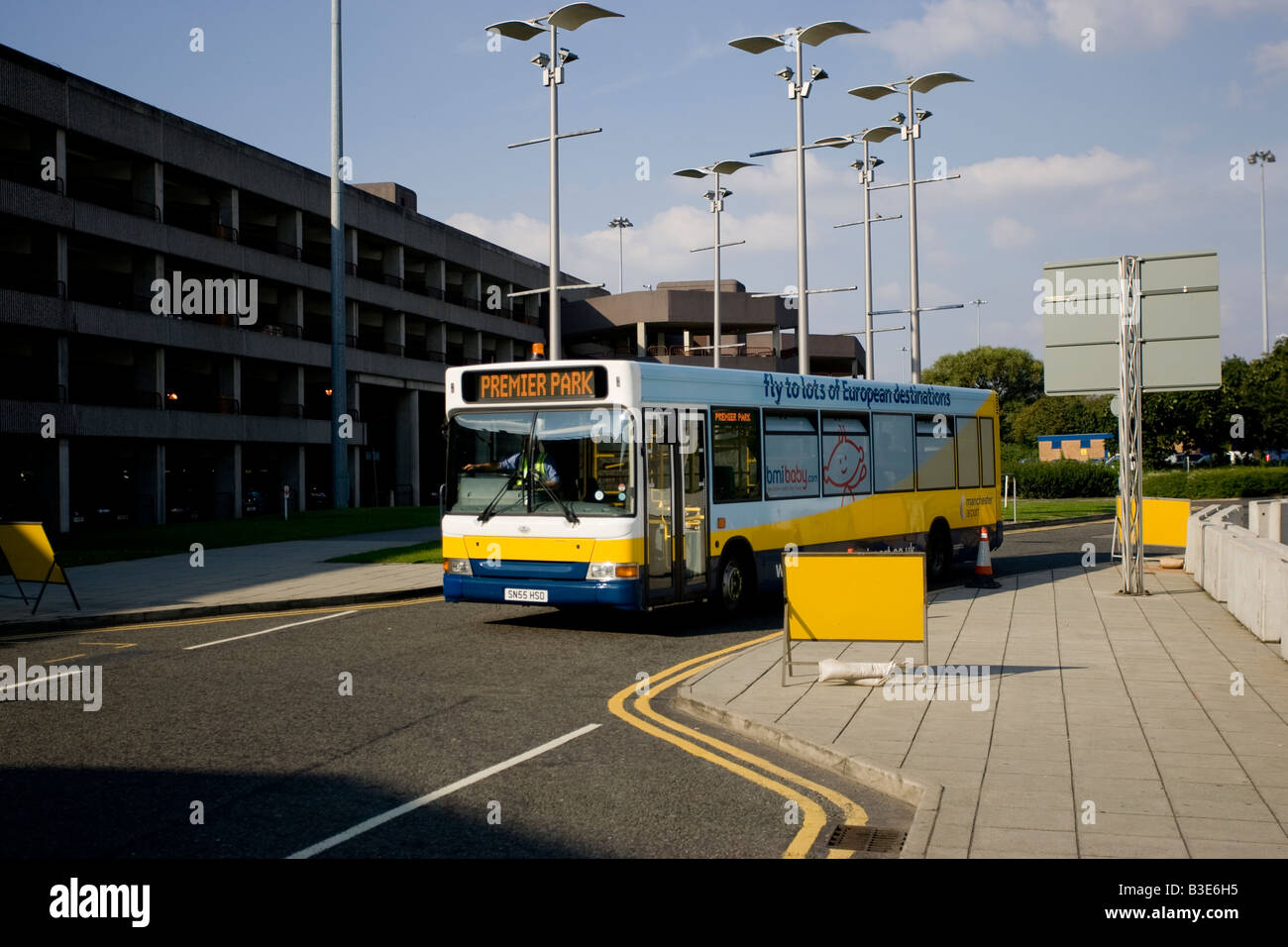 Terminal 3 manchester airport hi-res stock photography and images - Alamy