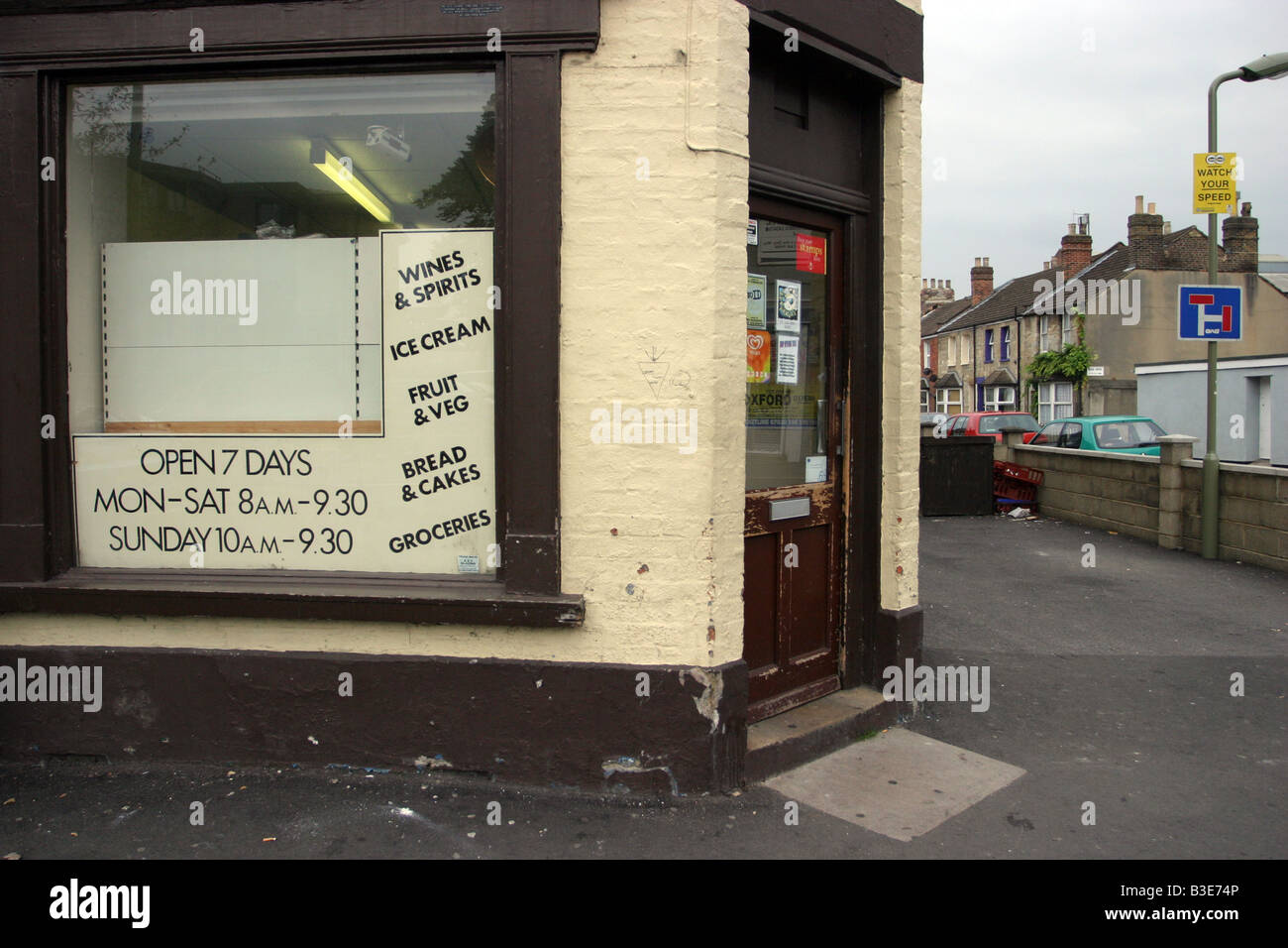 British corner shop hi-res stock photography and images - Alamy