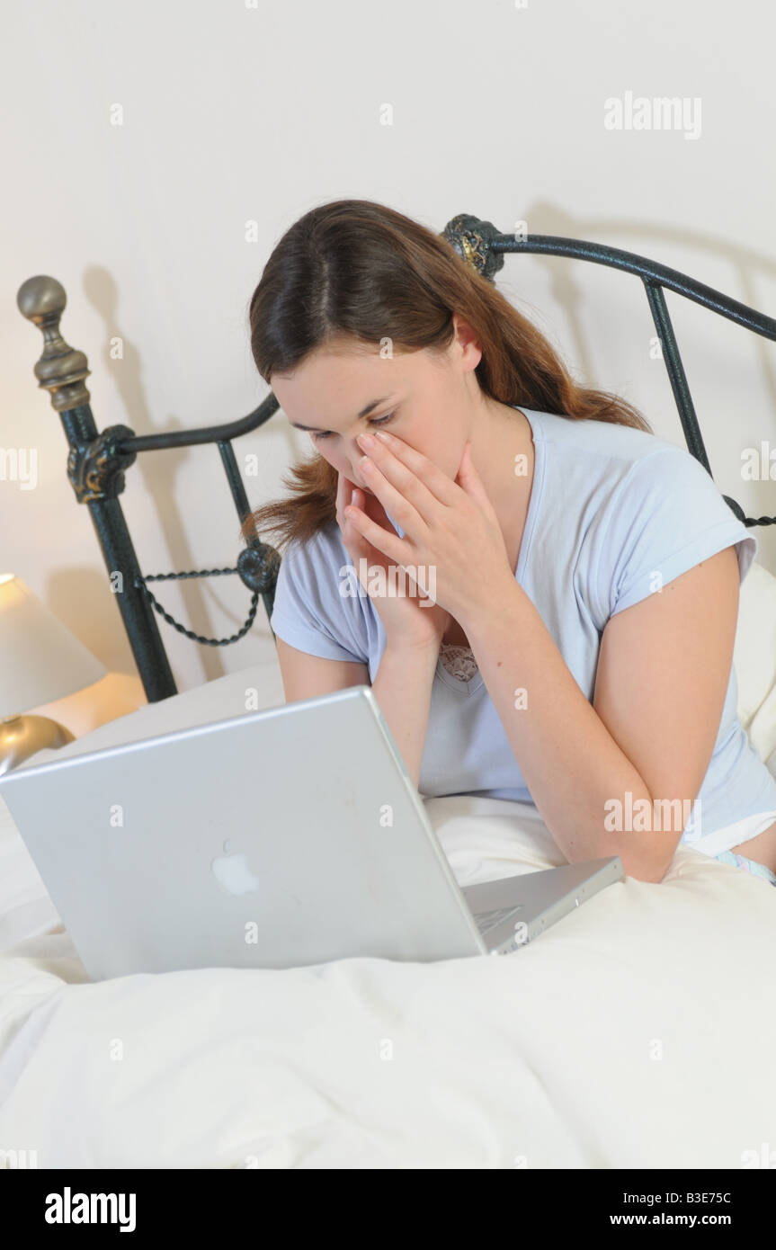 Teenager crying computer hi-res stock photography and images - Alamy