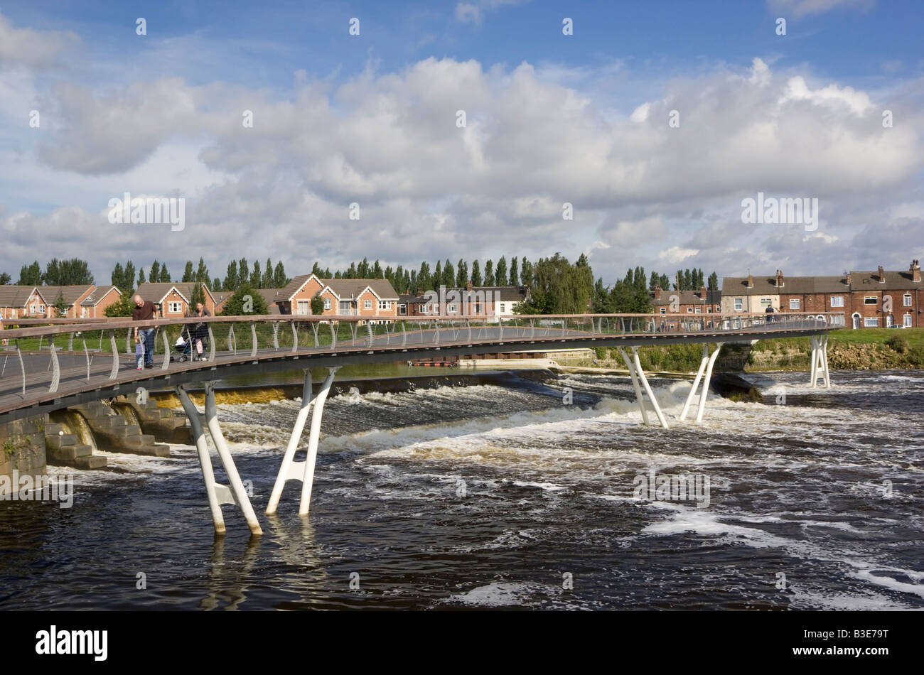 New footbridge over the River Aire Castleford Stock Photo - Alamy