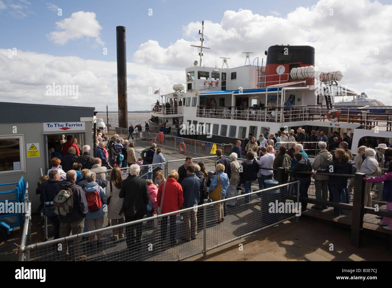 Very long queue hi-res stock photography and images - Alamy