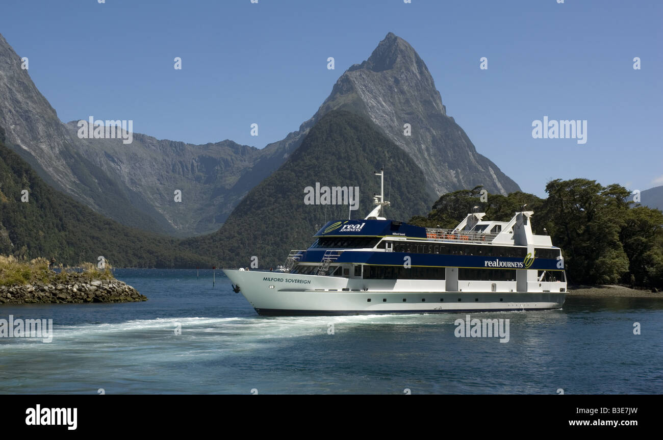 Mitre Peak provides the backdrop for one of the popular cruisers that ...