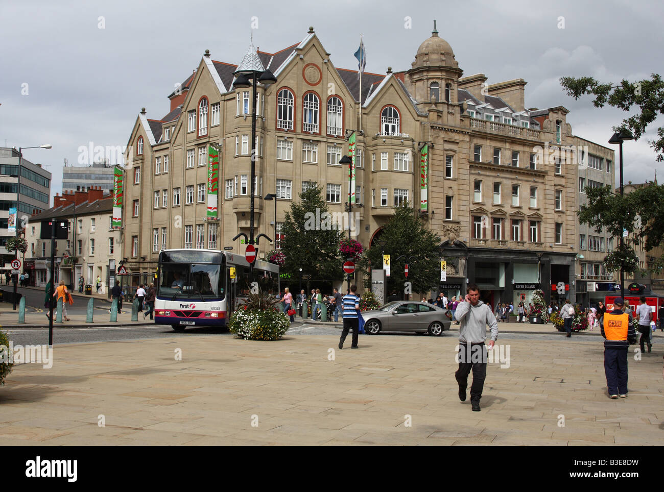 Sheffield street hi-res stock photography and images - Alamy
