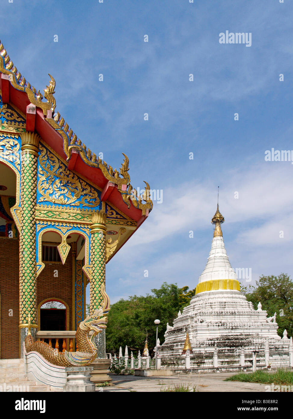Wat haripoonchai tempel hi-res stock photography and images - Alamy