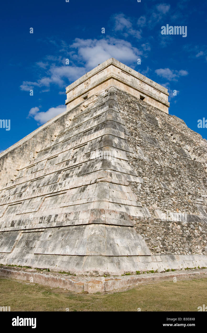The pyramid at Chichen Itza in Mexico Stock Photo - Alamy