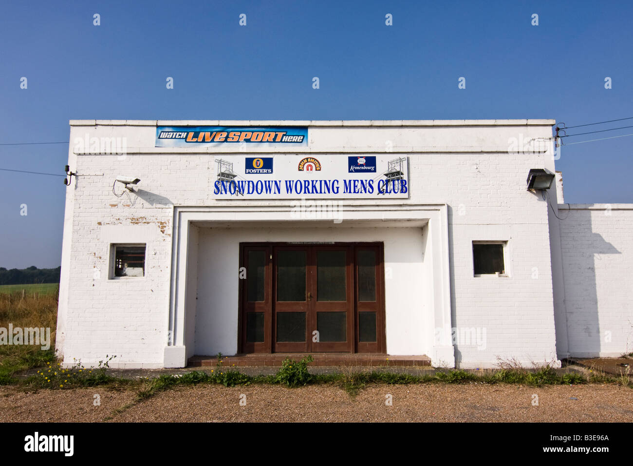 Snowdown Working Mens Club, Aylesham, Kent, England Stock Photo - Alamy