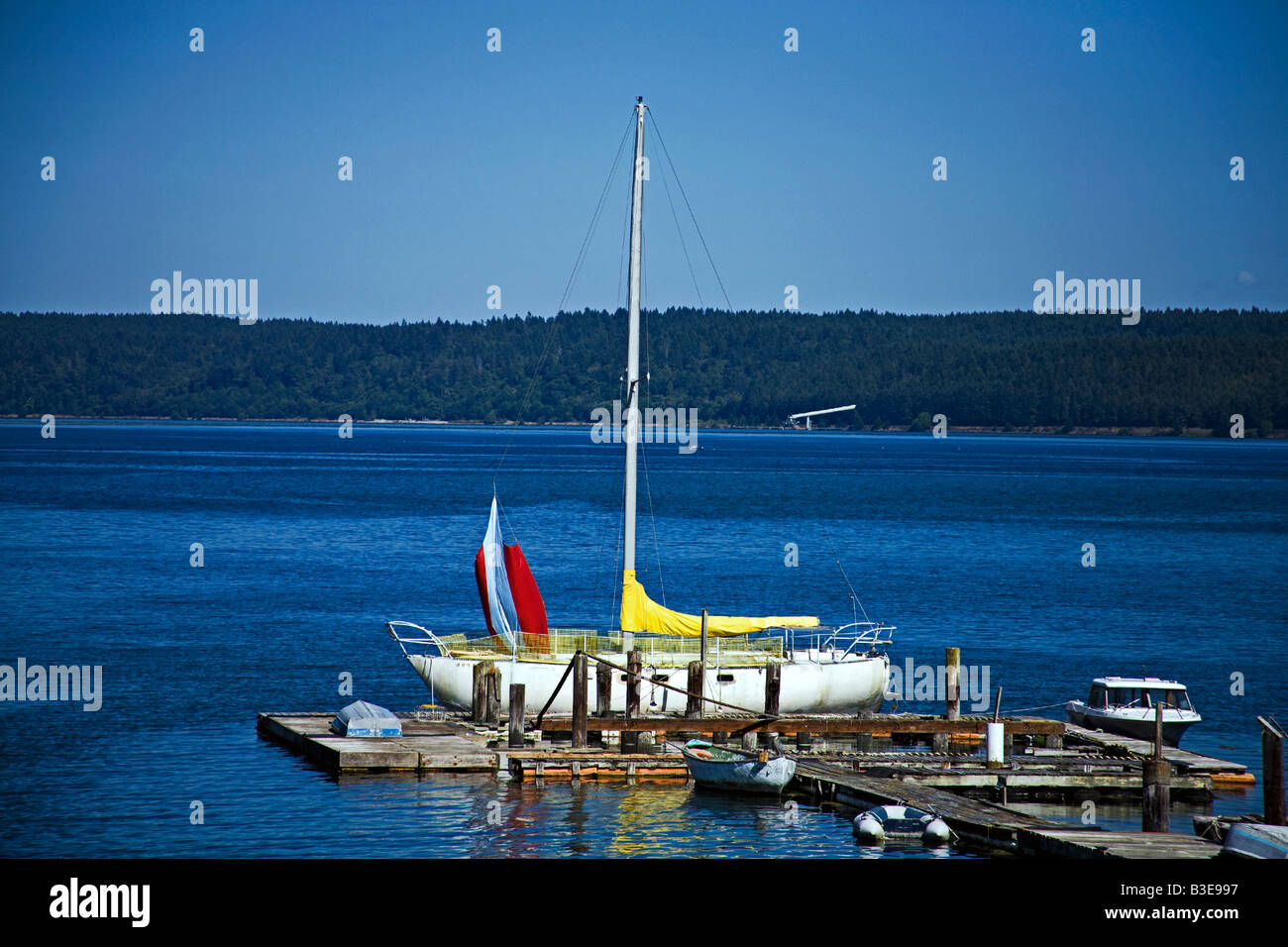Rowboat and sailboat hi-res stock photography and images - Alamy