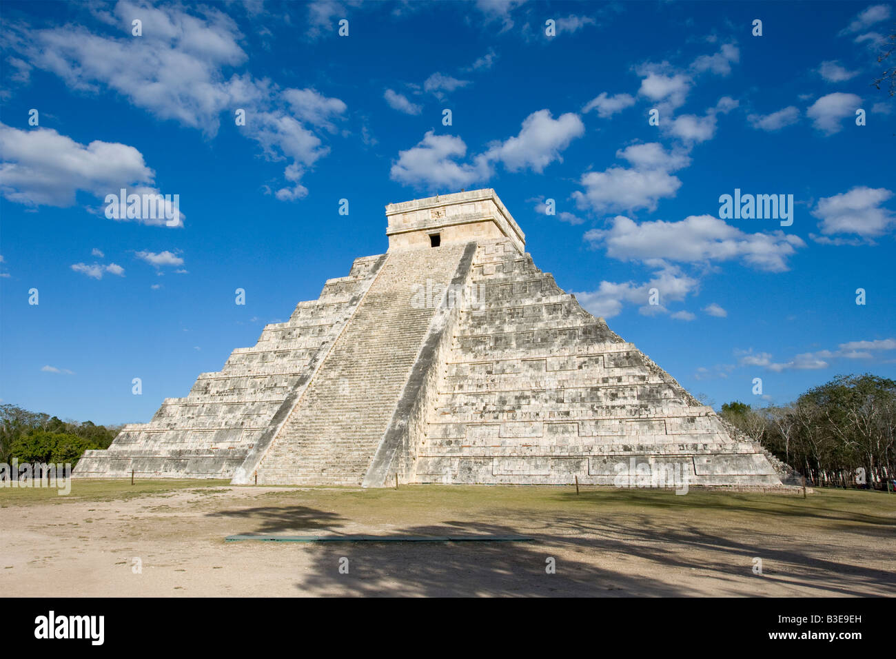 The pyramid at Chichen Itza in Mexico Stock Photo - Alamy