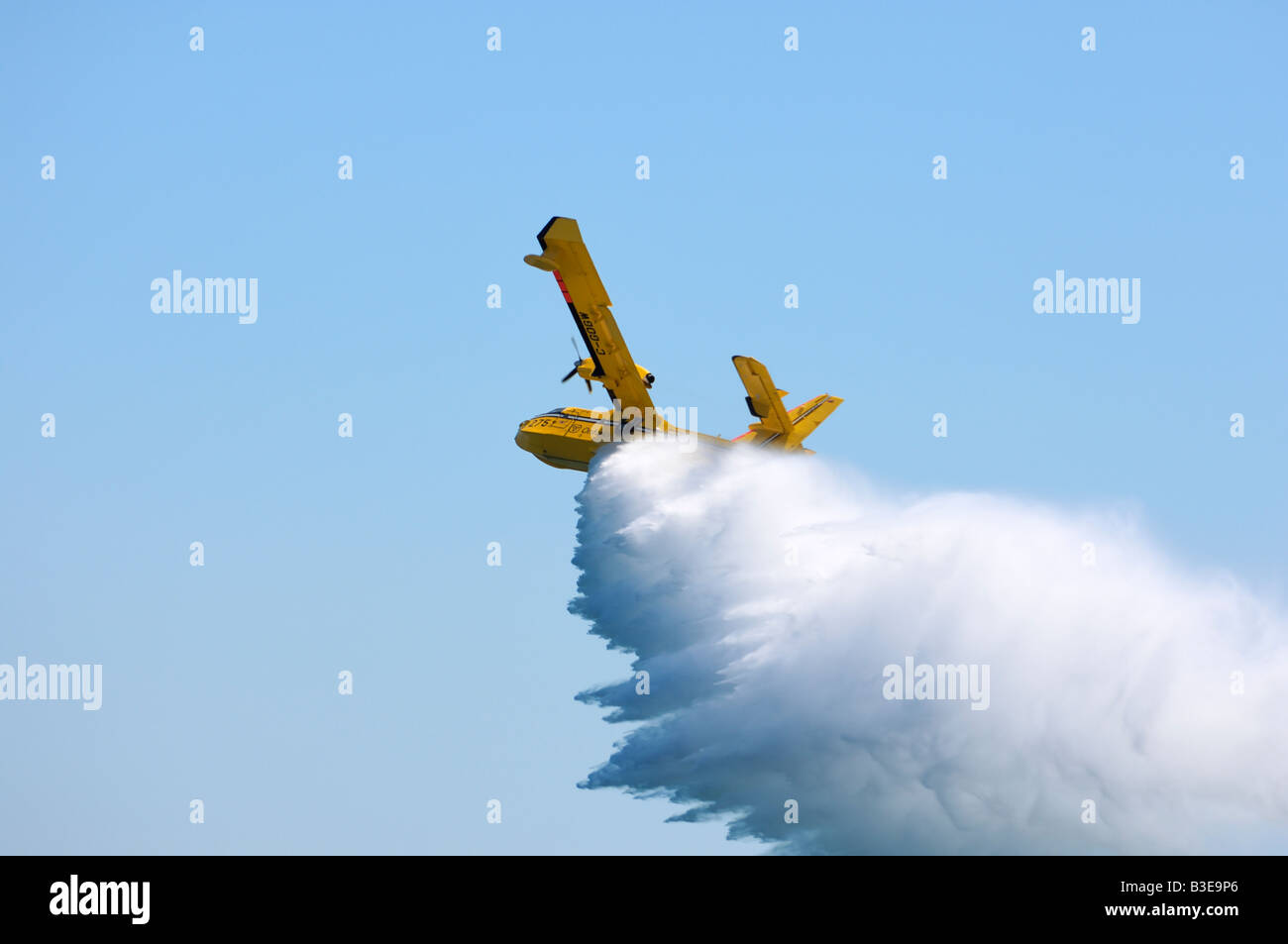 Firefighting water bomber plane hi-res stock photography and images - Alamy